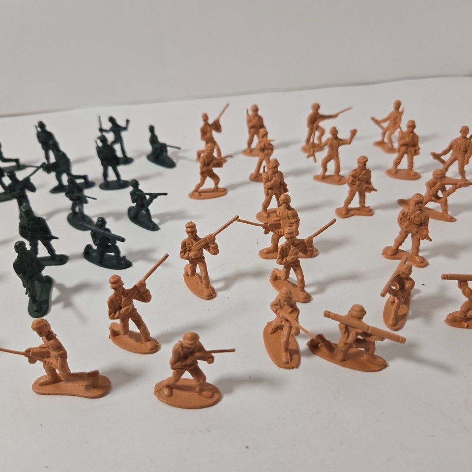 Lot of Green and Tan Plastic Mini Army Men 1" Inch Toy Soldiers ...