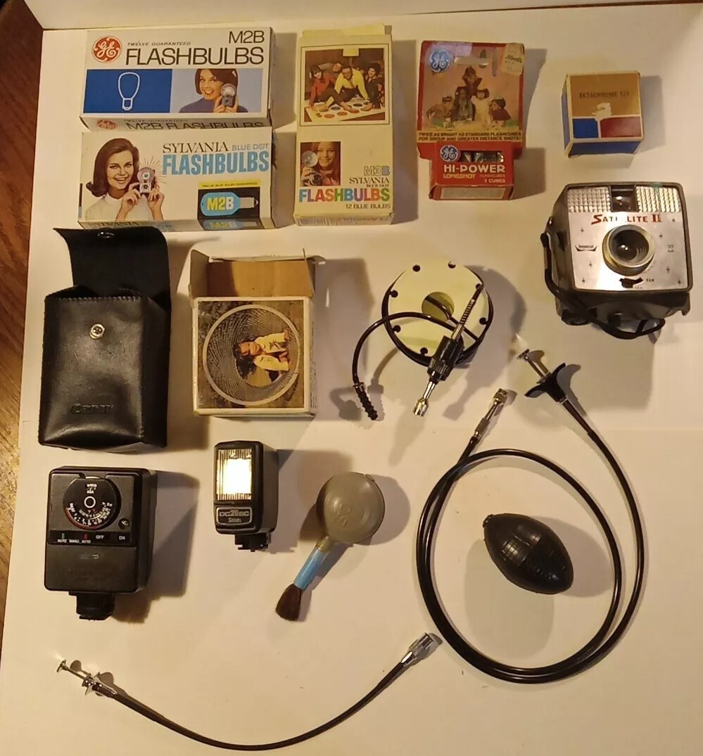 Lot of UNTESTED Vintage CAMERA FLASHES & PARTS CANON SPEEDLITE 155A ...