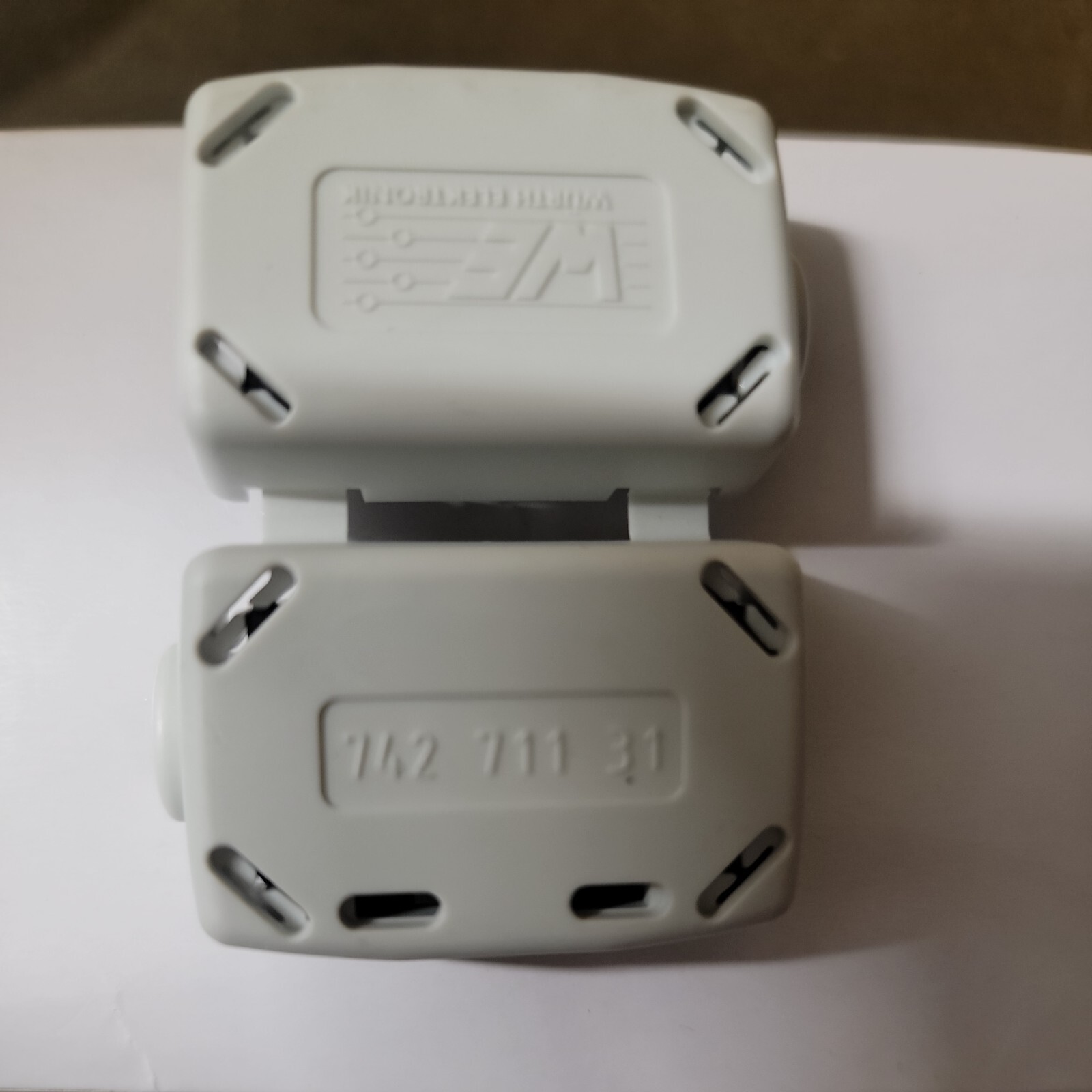 Lot of 4 WURTH ELEKTRONIK - 74271131 - Split Core Ferrite 7.5MM, 246OHM ...