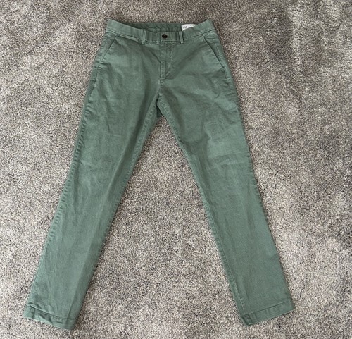 Men’s Modern Khakis in Athletic Taper with GapFlex - Olive Green 🫒 Size ...