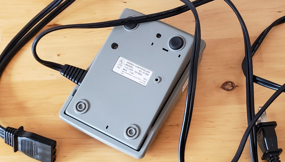 Vintage Singer Sewing Machine, Model 9420 with Foot Pedal & Power Cord ...