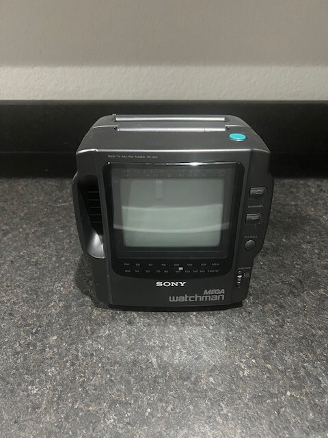 Sony Mega Watchman FD-525 4.5" TV Screen Black/White TV AM/FM Radio | eBay