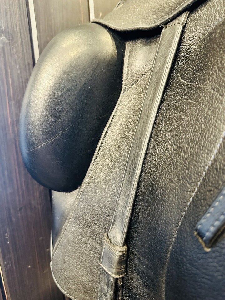Used Custom Saddlery Icon Flight - 17.5" Monoflap Dressage Saddle Black ...