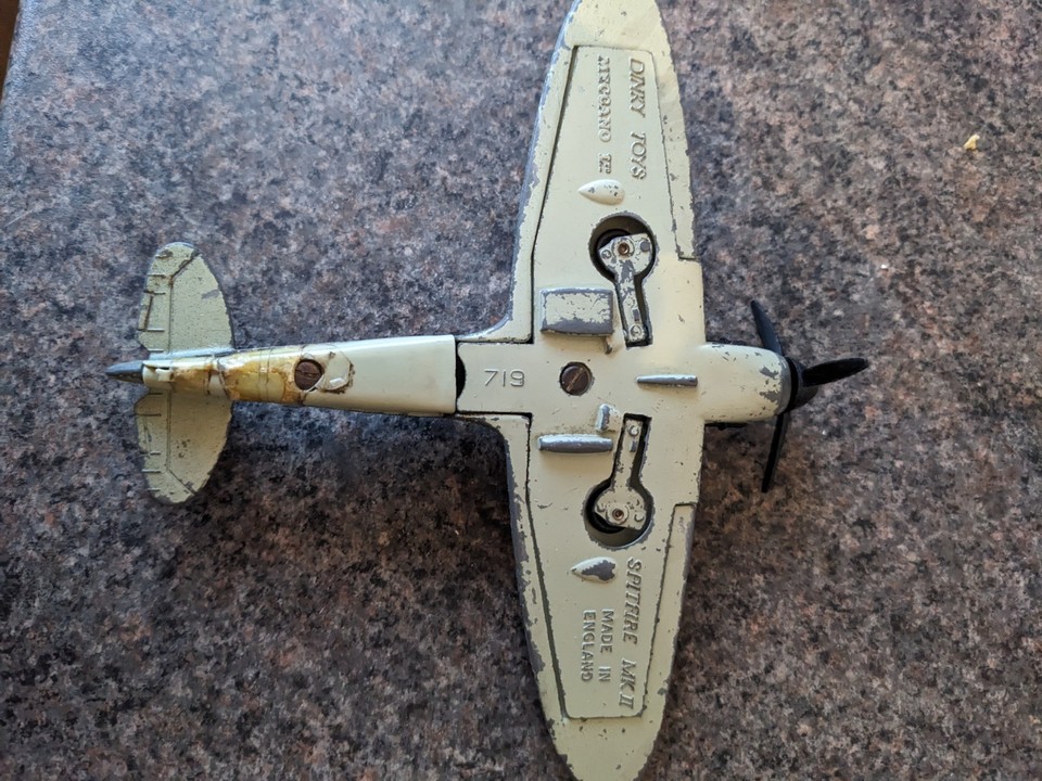 Vintage Dinky toys spitfire mk ii 719 Meccano ltd | eBay Australia