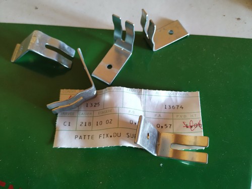 N.O.S patte support centrale clign MOTOBECANE MOTOCONFORT MOTO 125 LT3 ...