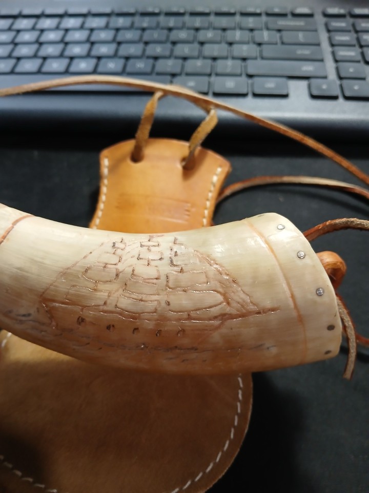 Vintage UNCLE MIKES Muzzleloading BULLET BAG and a handmade powder horn ...
