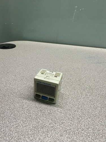 SMC ZSE30A-01-P High Precision Digital Pressure Switch.PRE-OWN. FREE ...