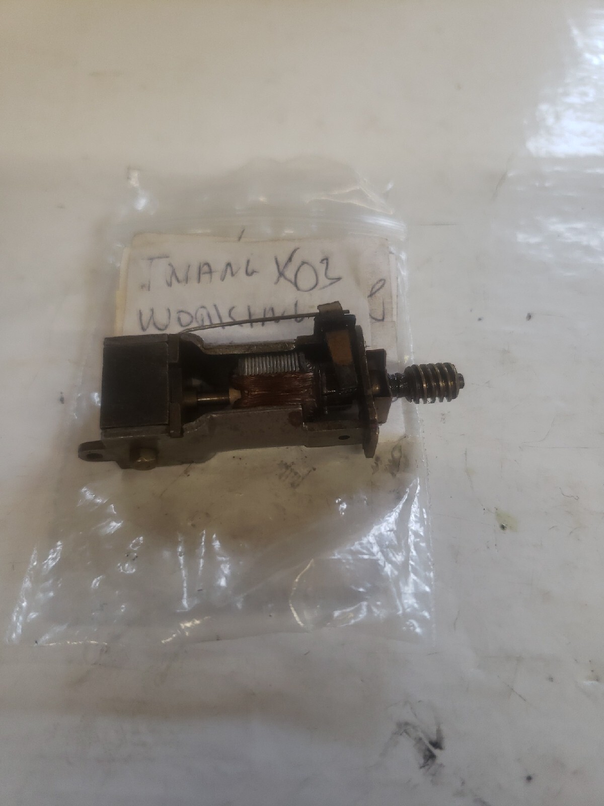 TRIANG HORNBY X04 MOTOR GOOD RUNNER. FULL BRUSHES. LOT 4. FOR SPARES ...
