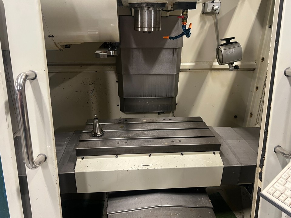 Hurco VM1 CNC Mill, 26" X 14", Hurco Max Control, 16 ATC, CT40 - LOW ...