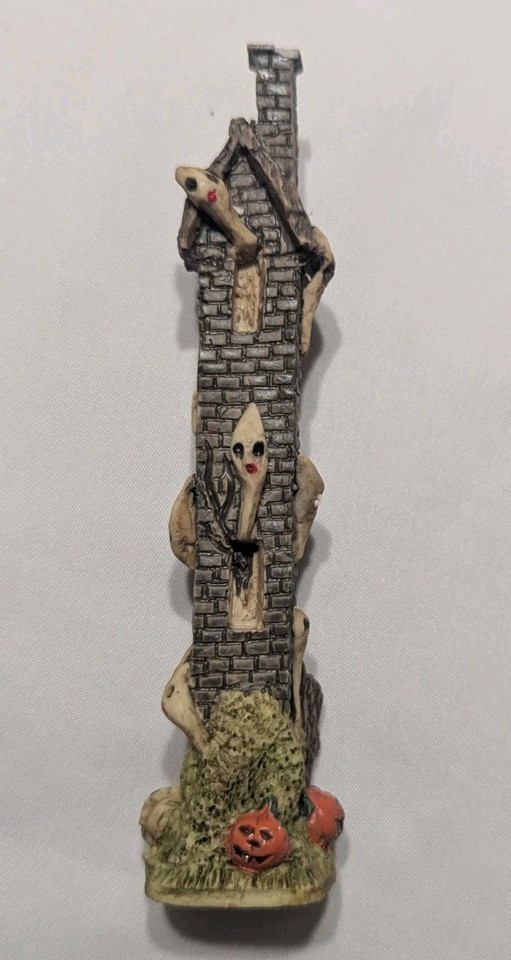 Hawthorne Village The Munsters 1313 Mocking Bird Lane House W/Herman ...