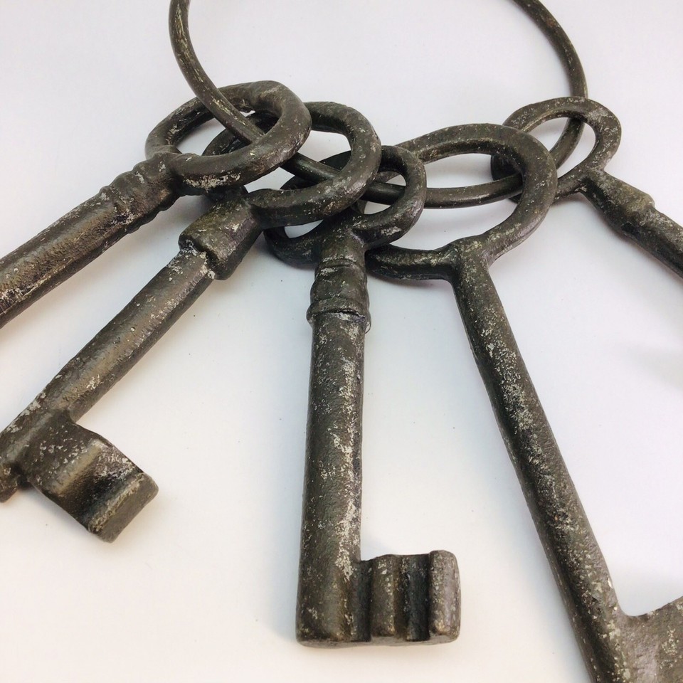 Skeleton Keys on Ring Jail Jailor Dungeon Treasure Chest Set Cast Iron ...