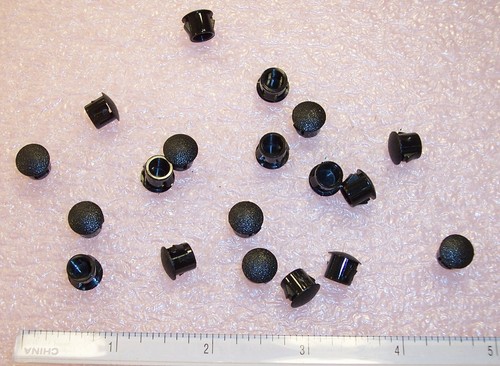 QTY (100) 8601 KEYSTONE .312" HOLE DIAMETER BLACK NYLON HOLE PLUGS .375 ...