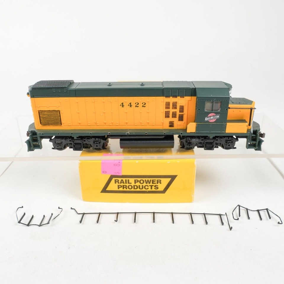 Walthers HO Scale Chicago Northwestern CNW #4422 GP15 Diesel Locomotive ...