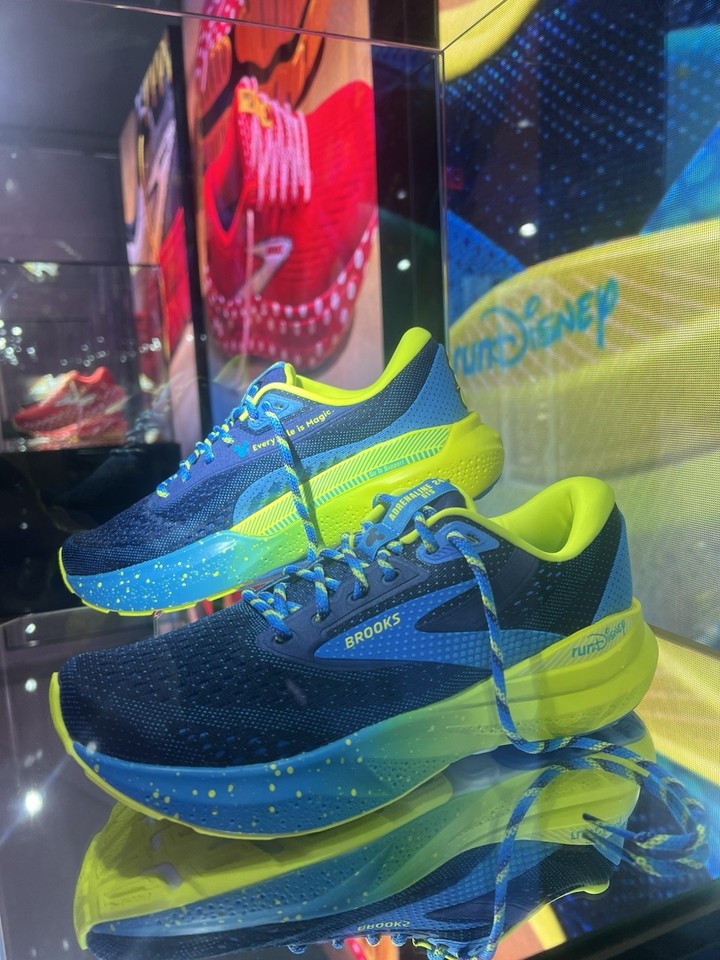 2025 Run Disney Exclusive Disney Brooks Adrenaline GTS 24 Mickey Mouse ...