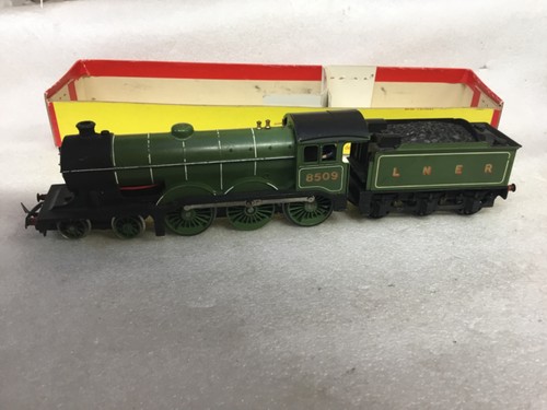 Tri-ang 4-6-0 LNER Class B12 Locomotive & tender, driver & smoke unit ...