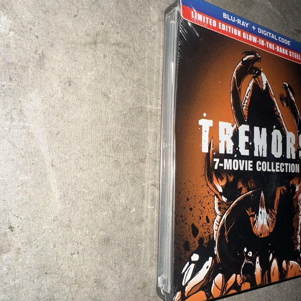 Tremors: 7 MOVIE COLLECTION, GLOW IN THE DARK STEELBOOK, BLURAY ...