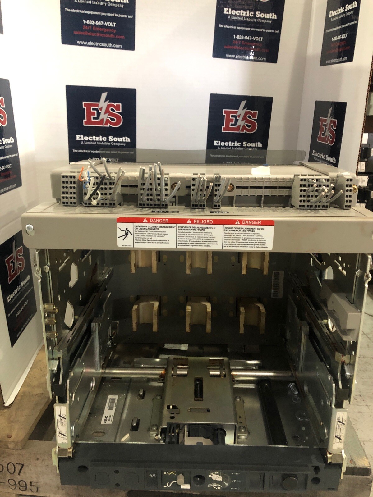 Square D Masterpact Breaker Cradle Chasis 800 Amp CWAVV9AXCABXXXFXX | eBay