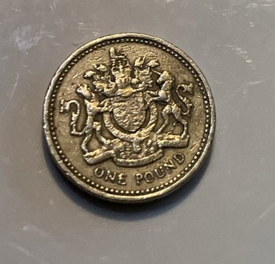 1983 Royal Arms One Pound Coin Old Style £1 Coin Writing Edges ...