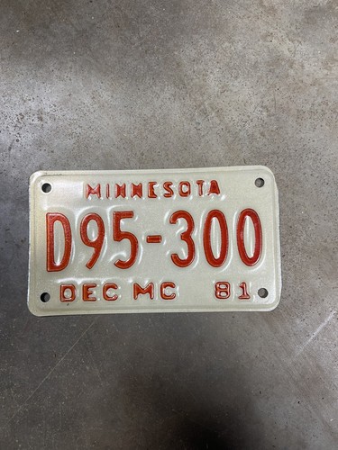 1981 Minnesota Motorcycle Dealer License Plate Tag #D95-300 ** New-Old ...