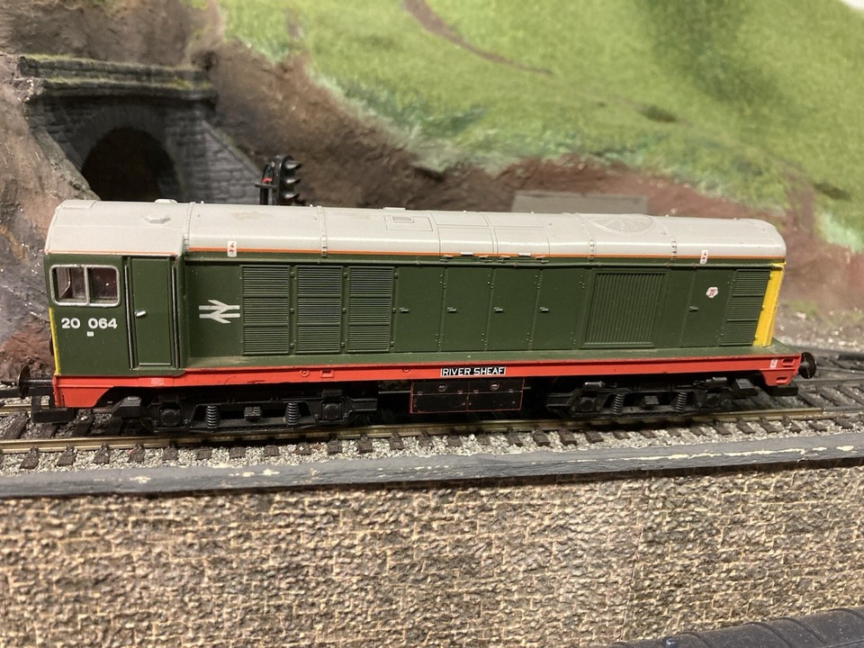 Lima Class 20 OO Gauge 20064 “River Sheaf”Green Livery. Serviced. Super ...