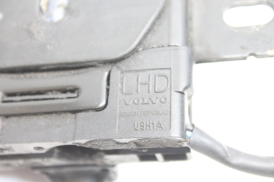 Volvo V40 Hatchback Left Bonnet Latch 31371016 2.00 Diesel 18037220 | eBay