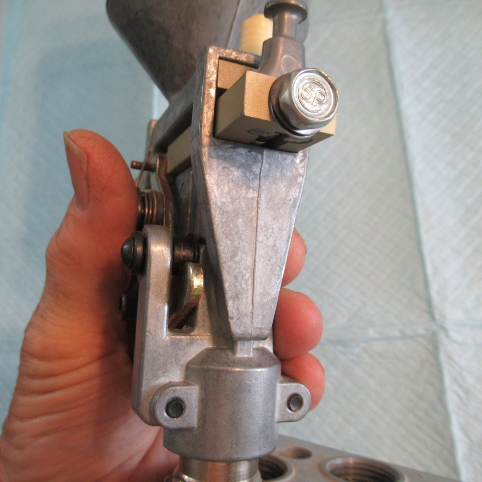 DILLION 650 PRECISION POWDER MEASURE WITH TOOL BAR POWDER FLOW AND BLUE ...