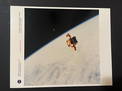 Vintage JSC NASA Kodak Photo Red Serial STS064-74-052 SPARTAN 201 Moon ...