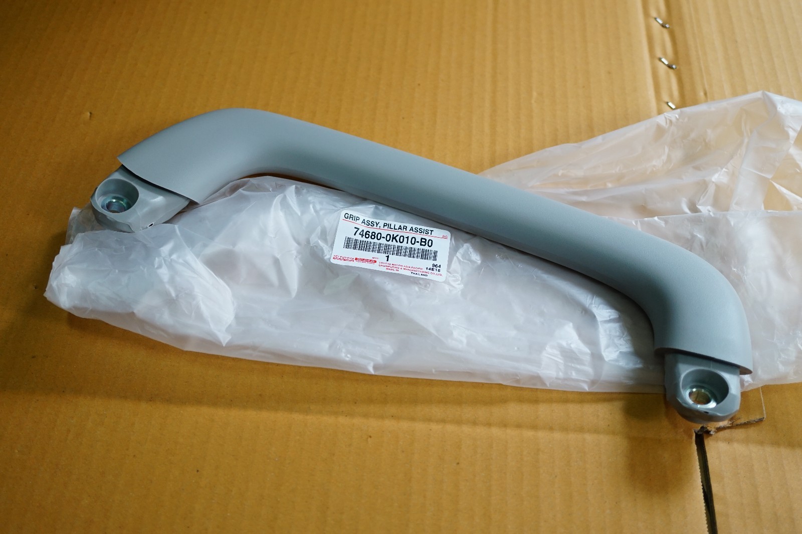 TOYOTA HILUX REVO NEW FORTUNER 2015 HANDLE GRIP PILLAR ASSIST 74680 ...