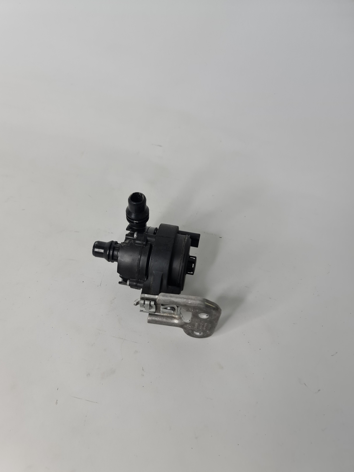 2015-2020 BMW 11-51-7-850-567 BMW 11517850567 Holder, Coolant Pump ...