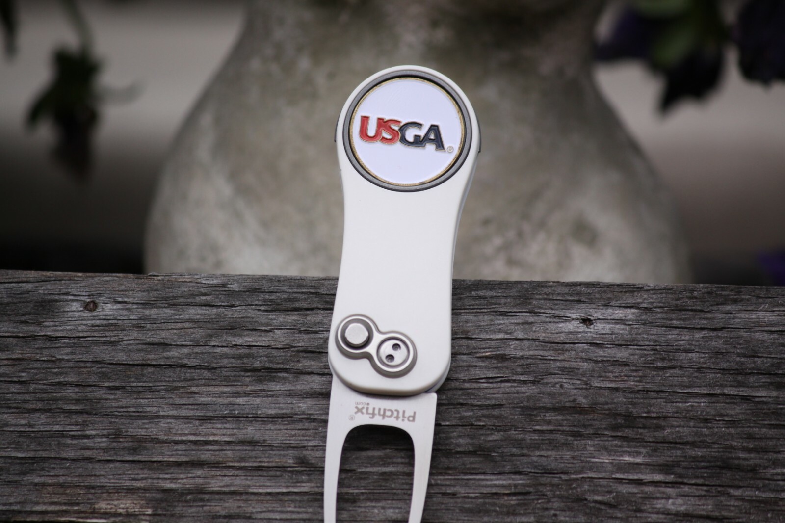 USGA Logo Ball Marker & Pitchfix Divot Tool - Beautiful White | eBay