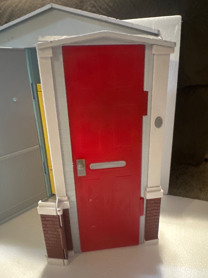 Barbie Totally Real Toy House Mattel 2005 Folding Dollhouse Tested ...