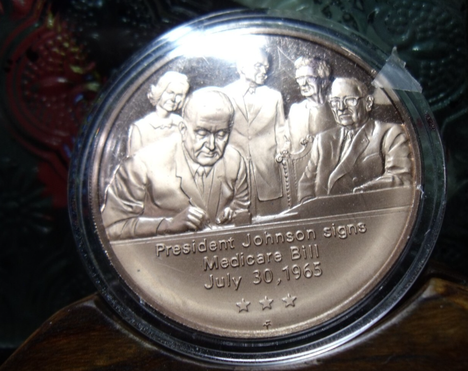LYNDON JOHNSON SIGNS MEDICRE BILL UNCIRCULATED MEDAL 1965 | eBay