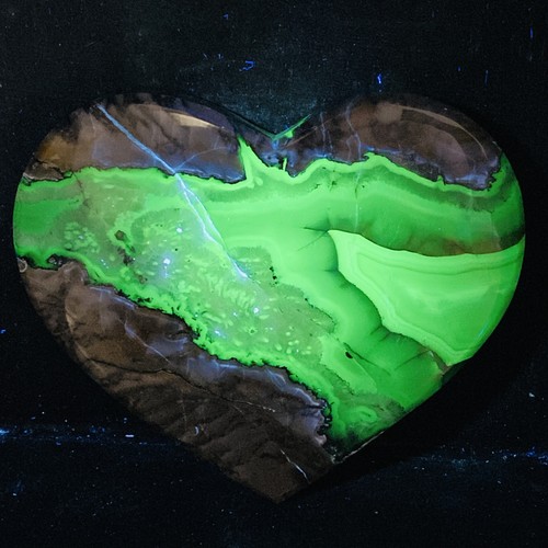 Natural Rare Volcanic Agate Crystal Heart carving 3100G (UV reactive ...