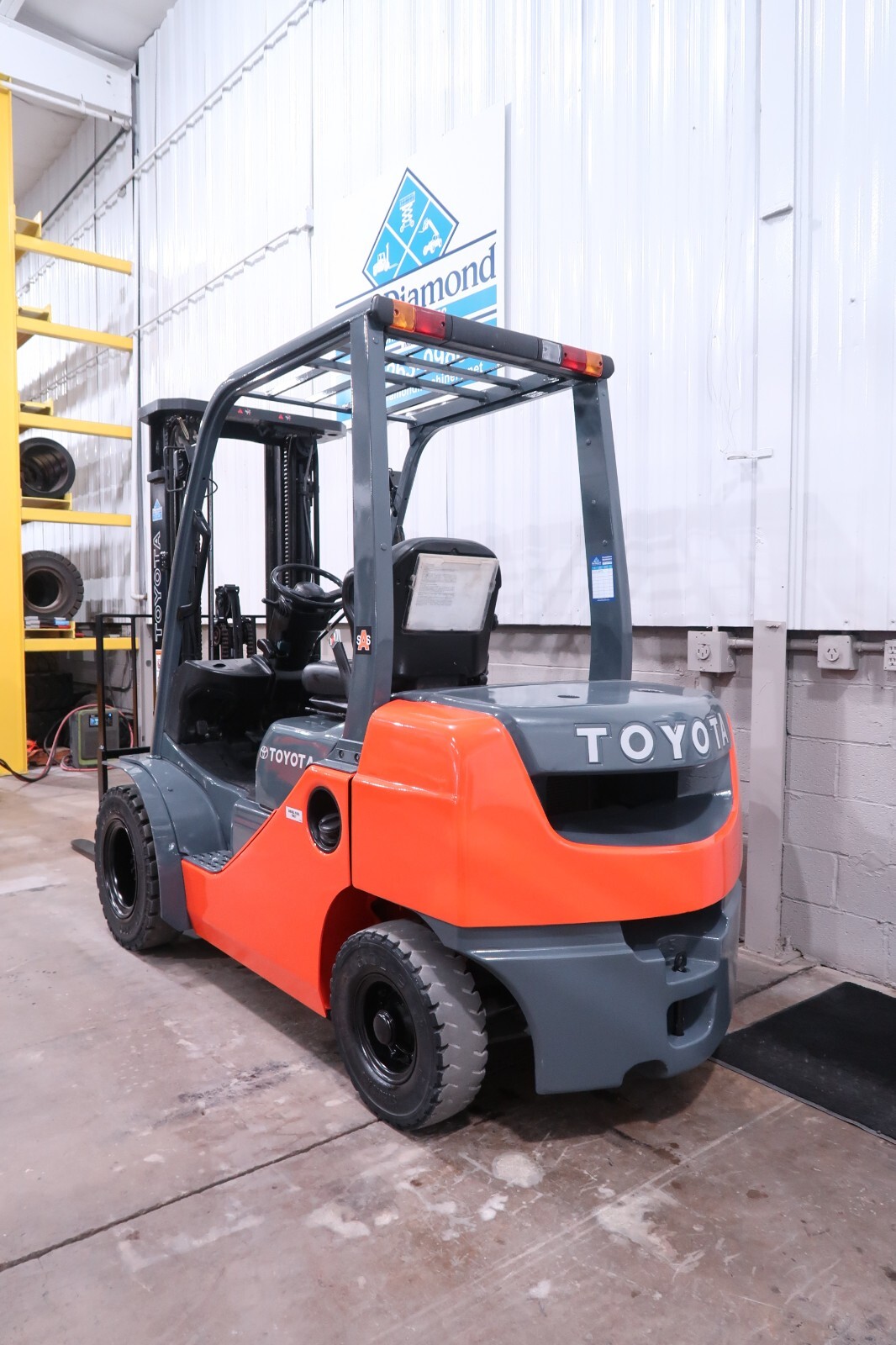 Toyota DIESEL Forklift, 8FDU25, 5,000# Pneumatic, Triple, Sideshift ...