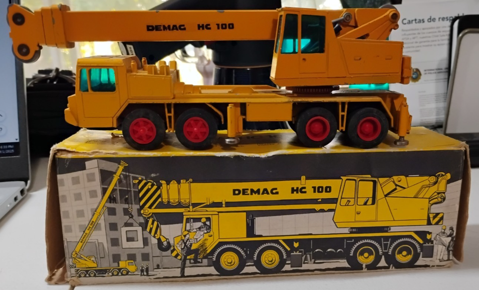 COLLECTIBLE.VINTAGE.BARELY USED.DEMAG Hydraulic HC 100 Crane Truck 1/50 ...