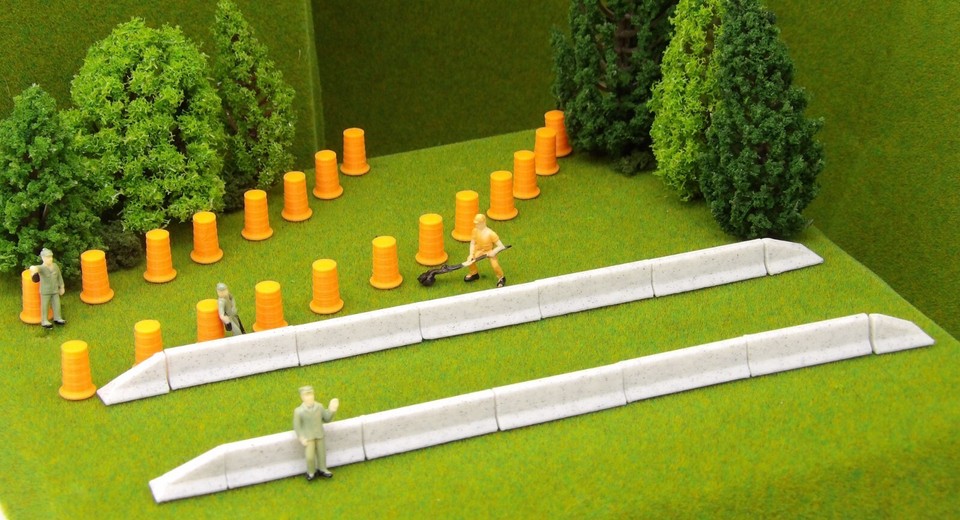 10 Jersey Barriers and 20 Orange Safety Barrels - HO Scale Train Road ...