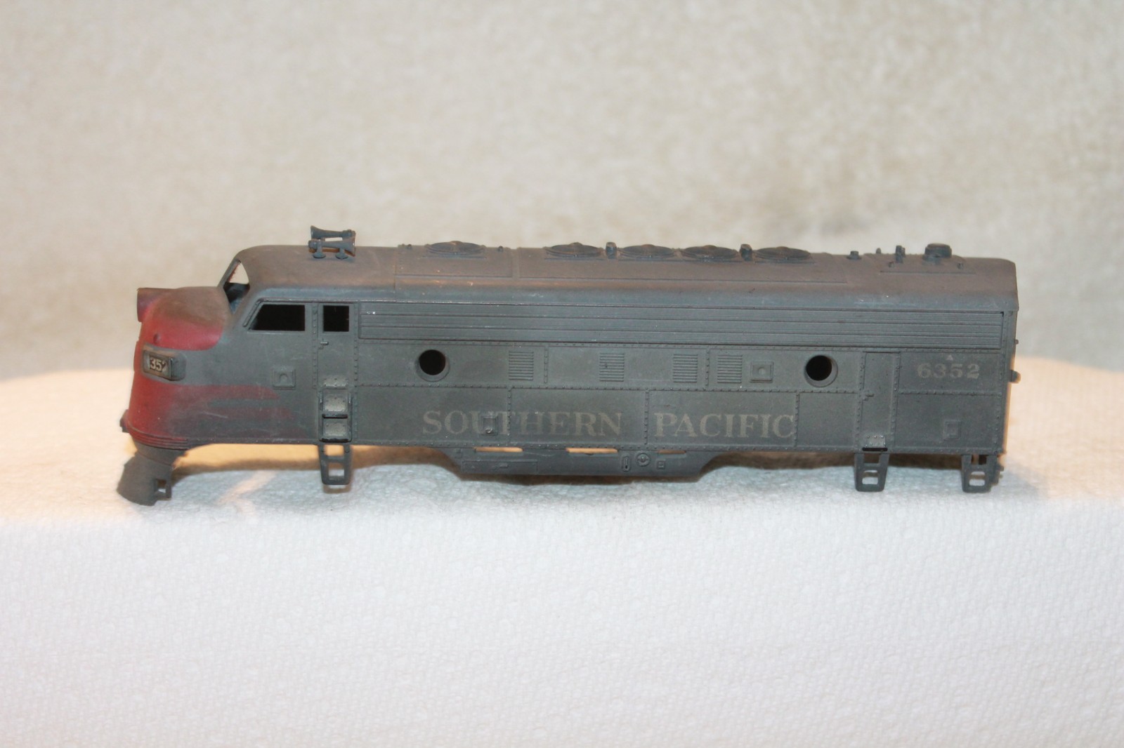 Athearn Blue Box Locomotive Parts **** SP F7A Locomotive Shell 6352 #1 ...