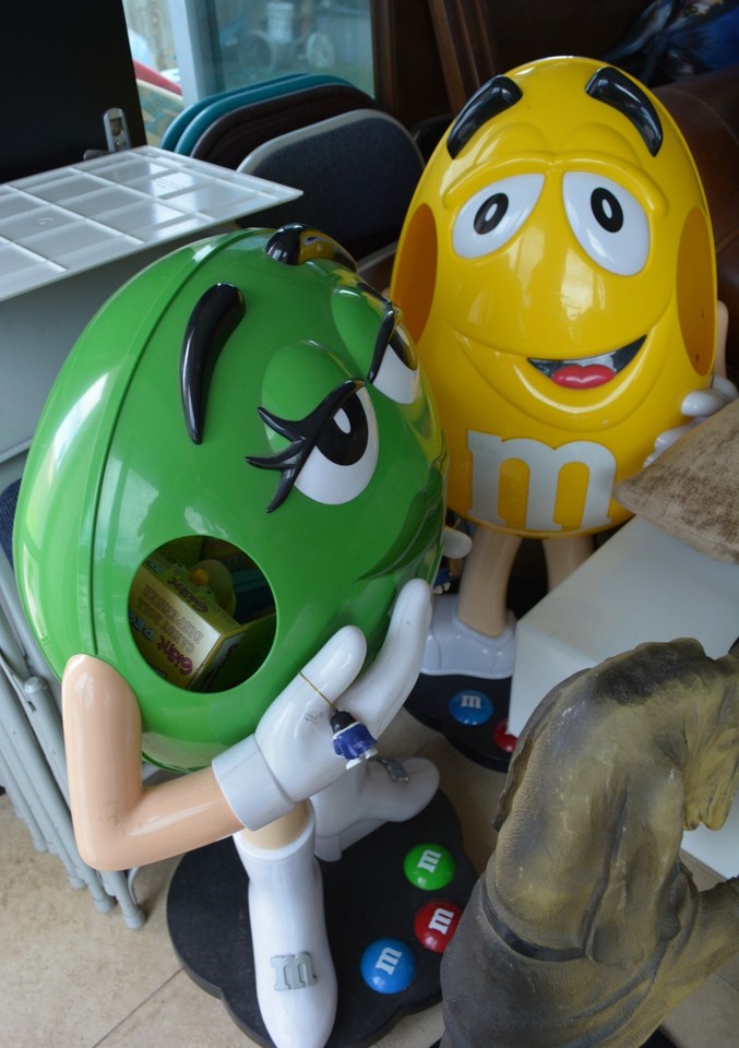 LIFESIZE HUGE JUMBO GIANT M&Ms M&M large DISPLAY yellow excellent | eBay