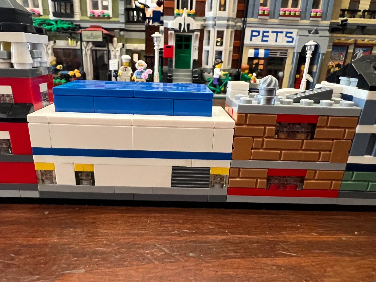 Lot of 8 complete Exclusive Lego Toys R Us Mini Modular Sets w Manuals ...