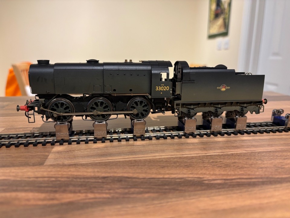 Hornby R2344B Class Q1 Locomotive '33020' DCC Fitted with Stay Alive ...