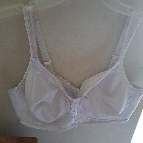 EUC Playtex bra Size 38C Very Comfy! Polyester and spandex blend fabric ...
