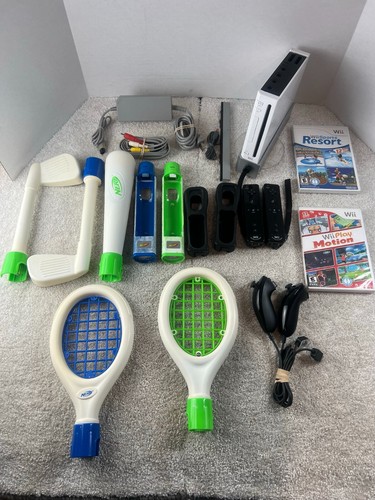 Nintendo Wii Console 2GB Bundle - Wii Sports Resort & Wii play Motion ...