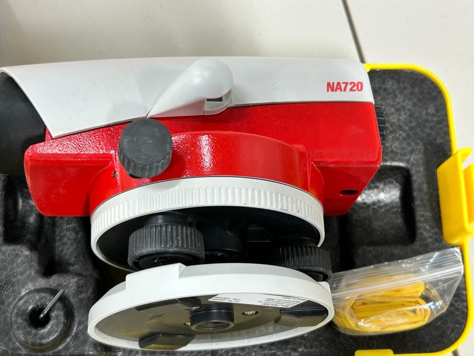 Leica Rotating Surveying Laser Auto Level NA720 With Protective Case | eBay