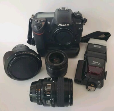 Nikon D200 Digital Camera Lot w/ 3 Lenses, Speedlight Flash & Carrying ...