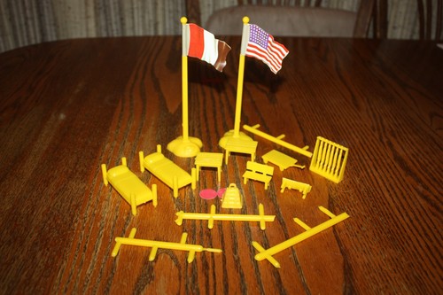 Marx Army Guns of Navarone Playset Yellow Rifles, Beds, Flags ...