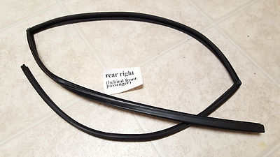 03 toyota corolla matrix rear right window seal 68142-01030 68142-01050 ...