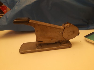 Vintage Bates Mfg Model B Wire Fed Stapler With Wire! Works! | eBay