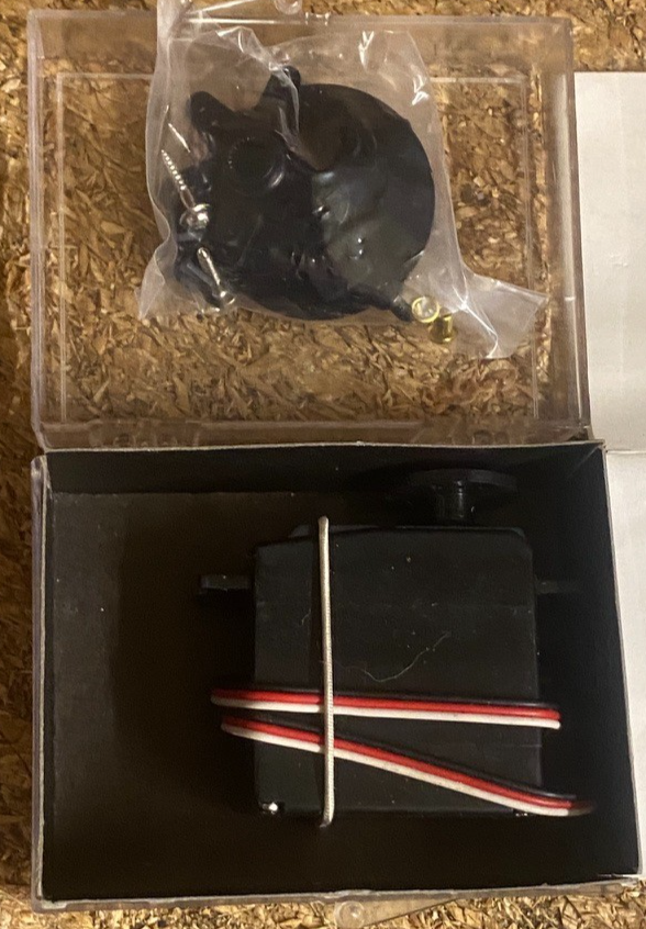 Futaba FP-S128 Servo + Accessory Pack | eBay UK