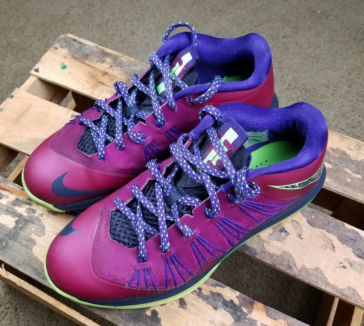 Lebron 10 Low Raspberry Socks