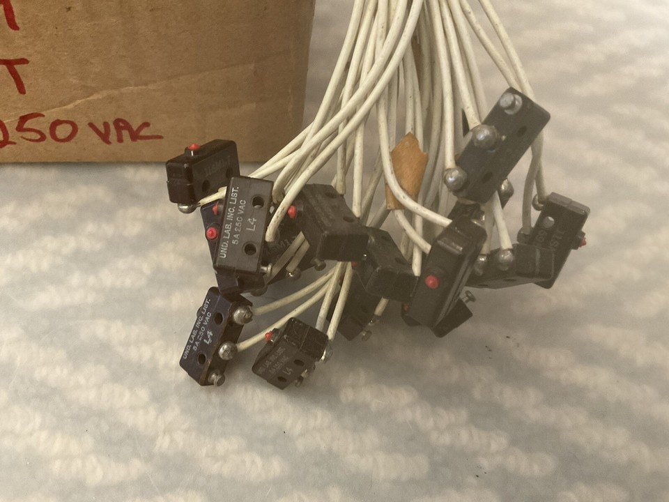 NOS (Lot of 19) Micro Switch 11SM1-T (5A 250VAC) Snap Switches NEW Old ...